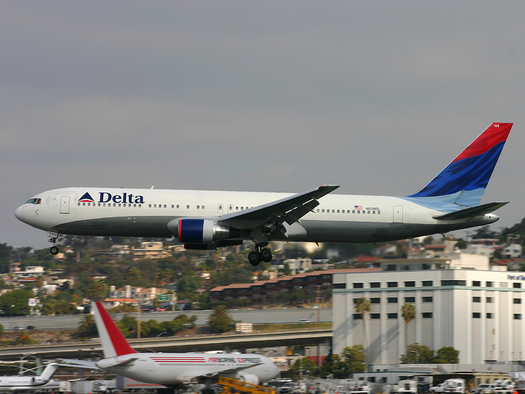 Delta Air Lines 767-332 - Mid Pacific Images